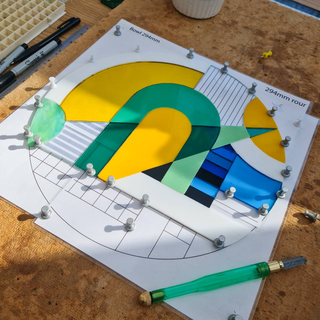 The Hard Edge glass art style explained – Glass Art by Linda