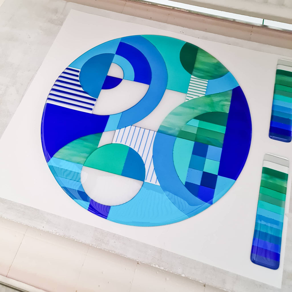 The Hard Edge glass art style explained – Glass Art by Linda