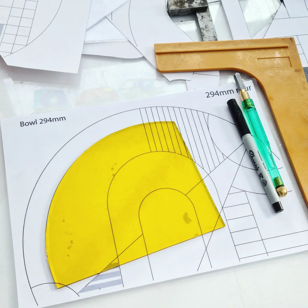 The Hard Edge glass art style explained – Glass Art by Linda