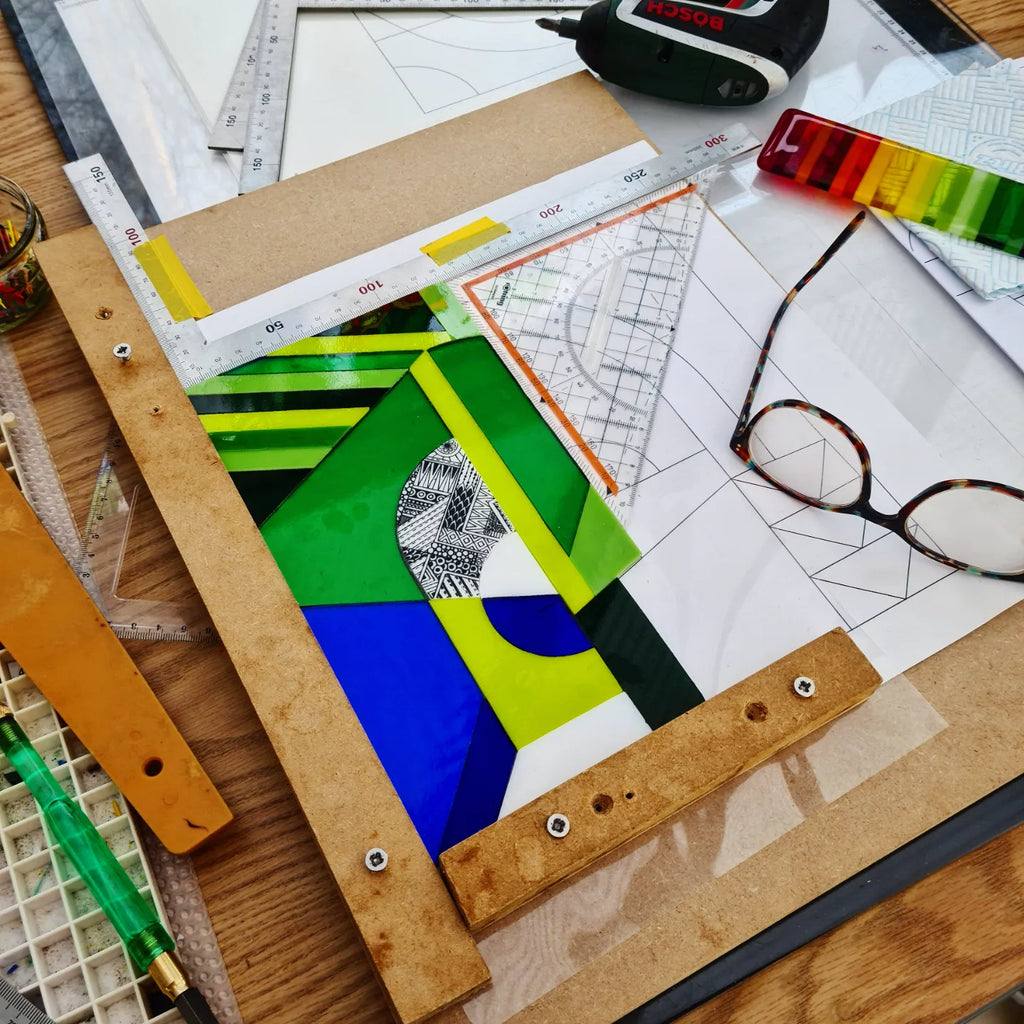 The Hard Edge glass art style explained – Glass Art by Linda